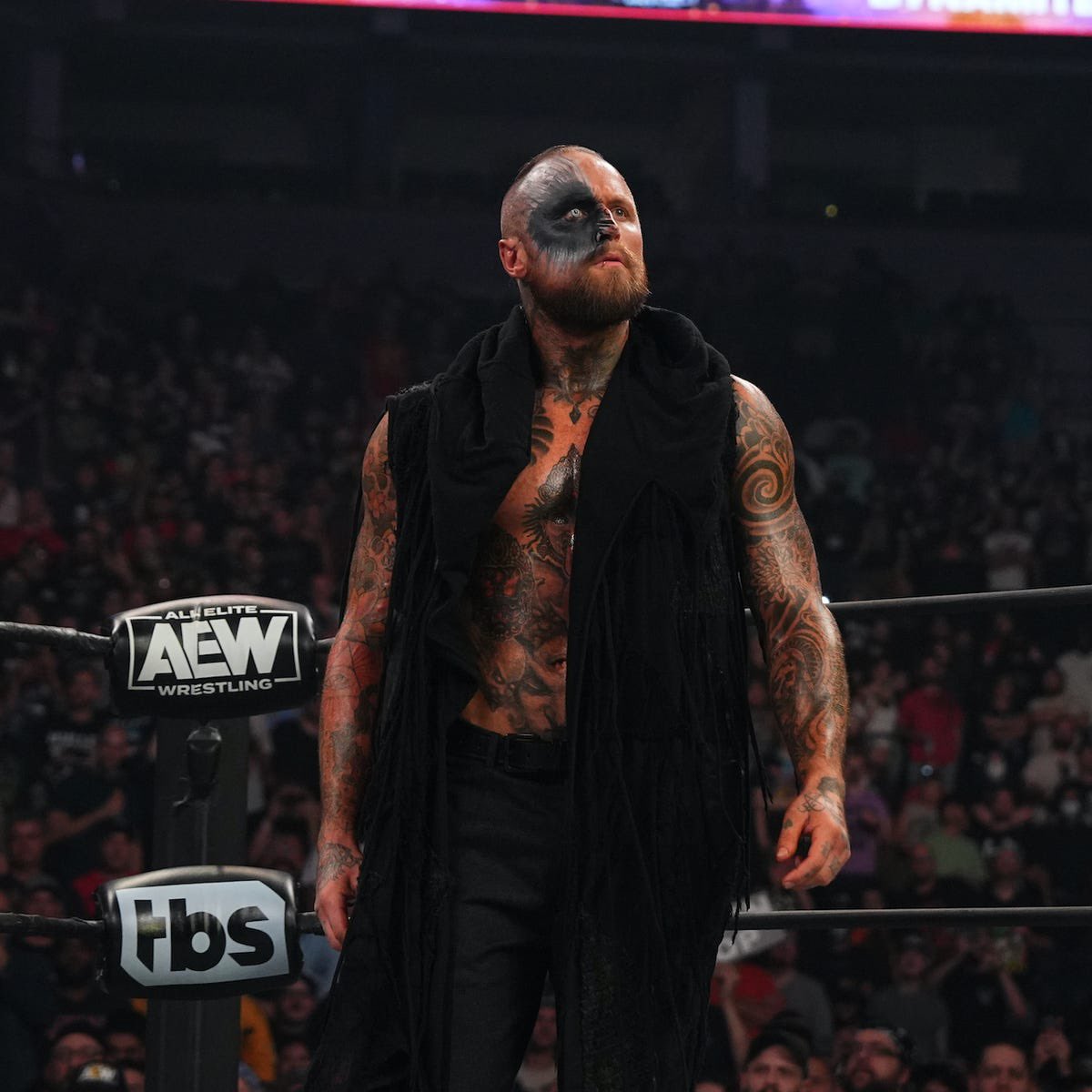 Aleister Black Returns to WWE SmackDown in Fort Worth, Attacks Mike ...