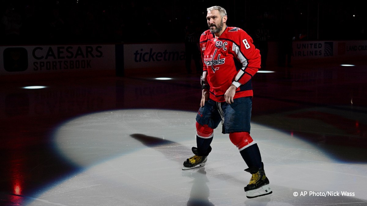 Alex Ovechkin Breaks NHL Goals Record with 896th Goal, Surpassing Wayne ...