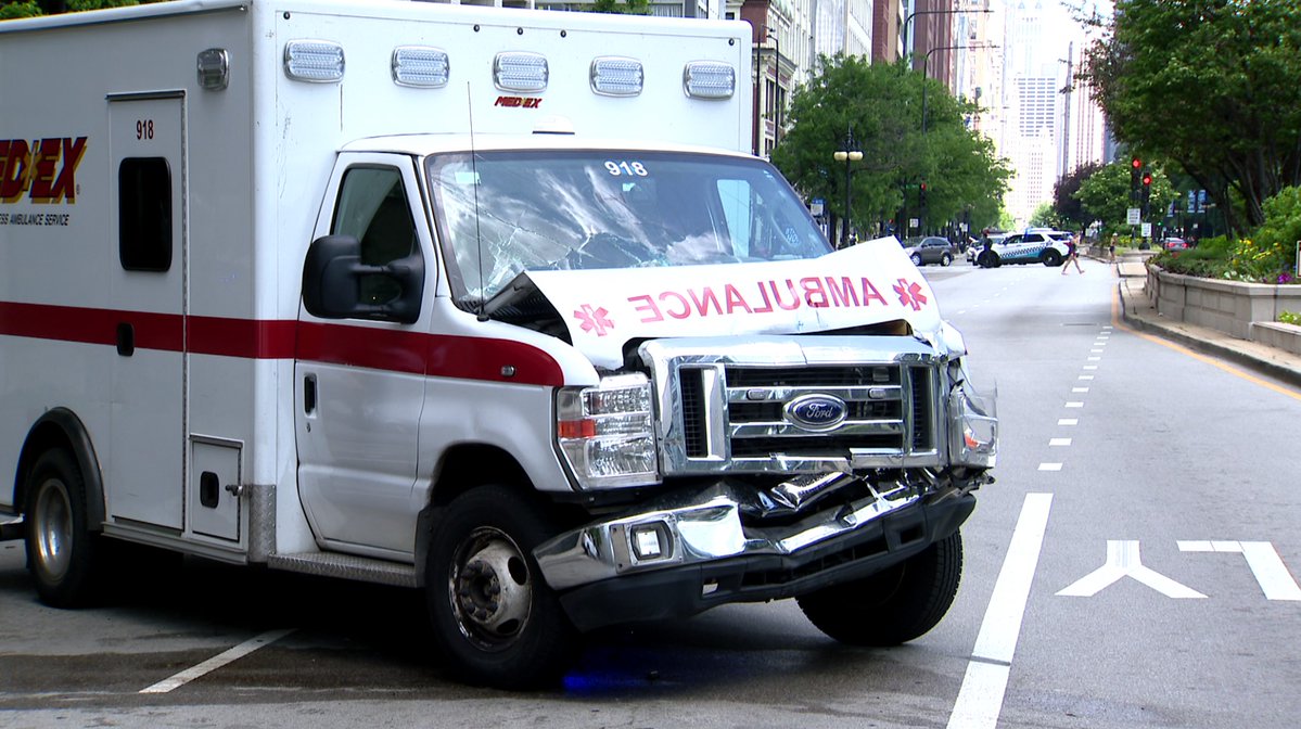 Ambulance Rear-Ends CTA Bus in Chicago Loop, Injuring Seven Passengers ...