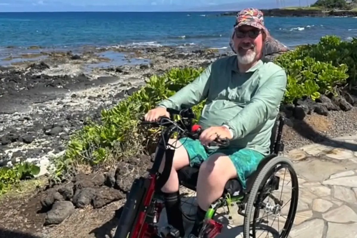 American Airlines Flight Crew Delayed Medical Help for 62-Year-Old John ...