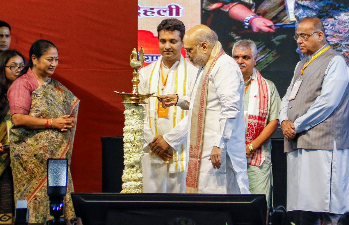 Amit Shah and Delhi CM Rekha Gupta Attend Samskrita Bharati Closing of ...