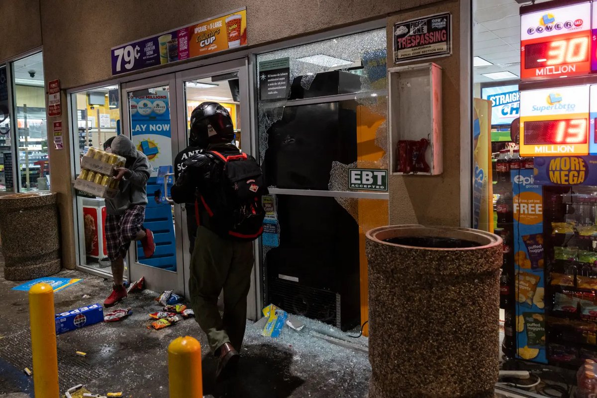 Apple Store Looters Trapped as Mass Looting Hits Downtown Los Angeles ...