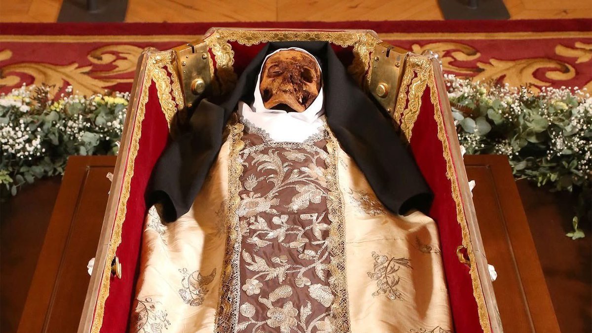 Body of Saint Teresa Displayed at Basilica of Alba de Tormes for First ...