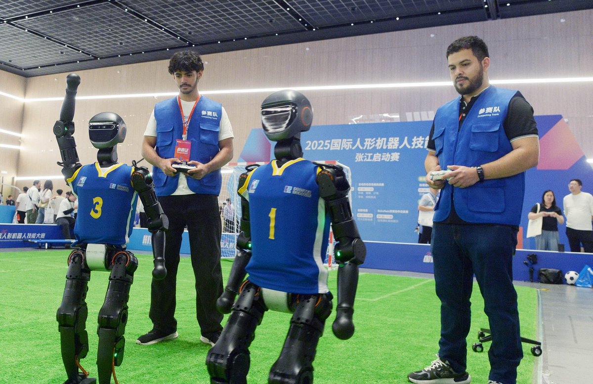 China Hosts First Humanoid Robot Kickboxing Competition by Unitree ...