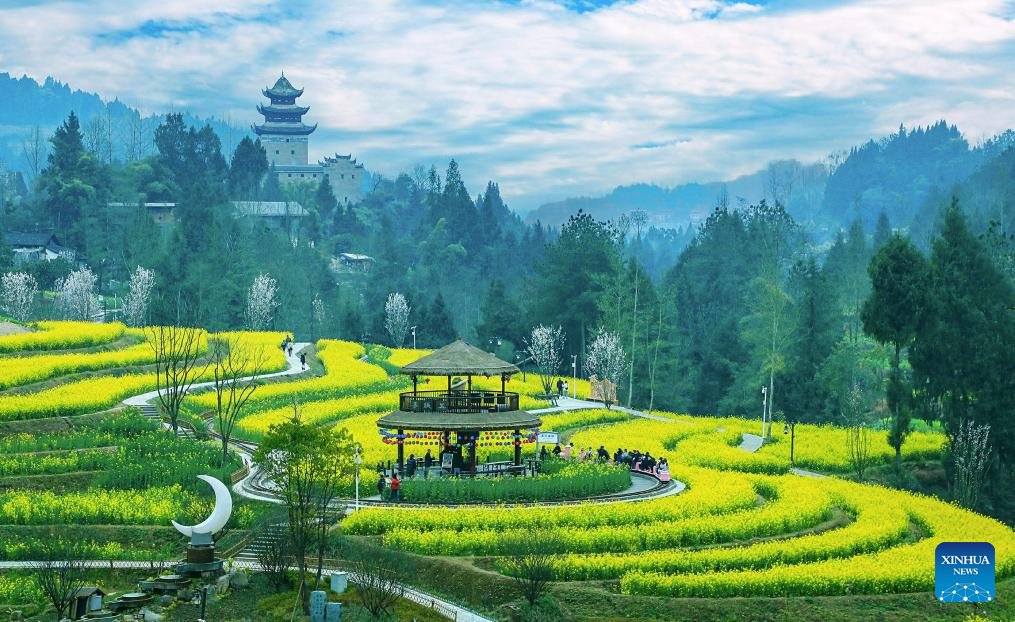 China Launches 13.14-Kilometer Electric Cliffside Train in Dajue ...