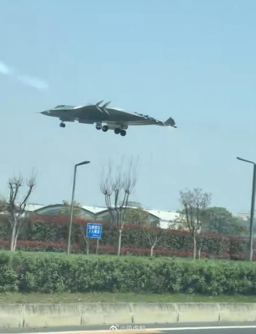 China's 6th-Gen J-36 Fighter Tested, C949 Supersonic Aircraft Unveiled ...