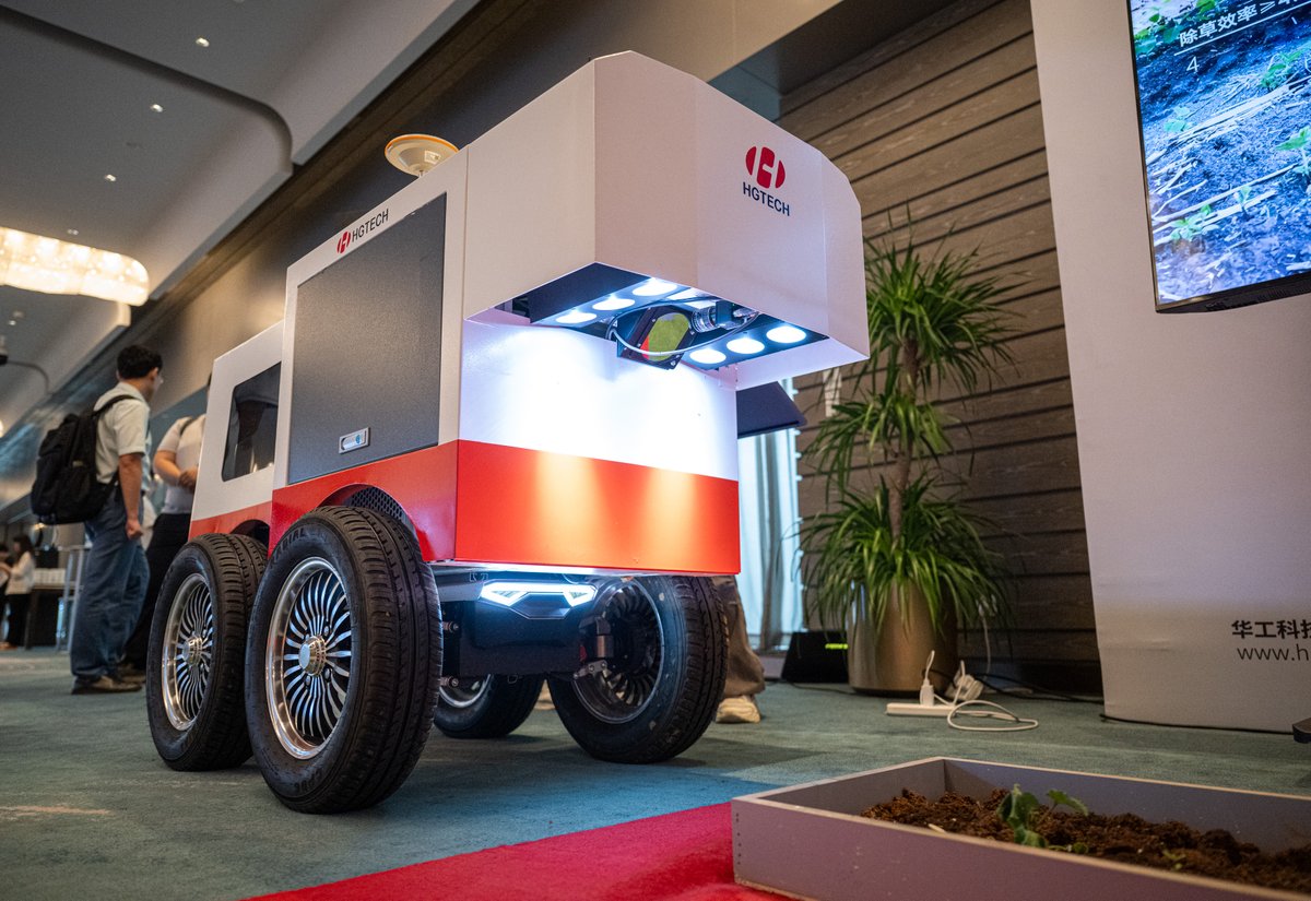 China's Huagong Technology Unveils 24/7 AI Laser Weeding Robot Removing ...