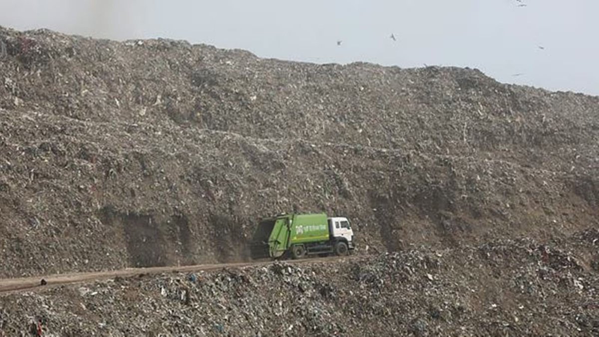 Delhi Government Plans Okhla Landfill Cleanup by 2026, Installs 32 ...