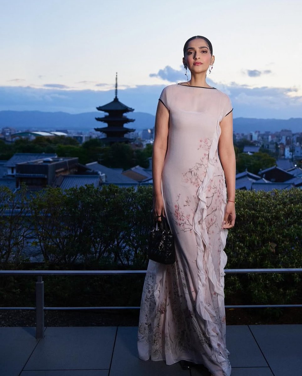 Dior's Maria Grazia Chiuri Presents Fall 2025 Collection at Toji Temple ...