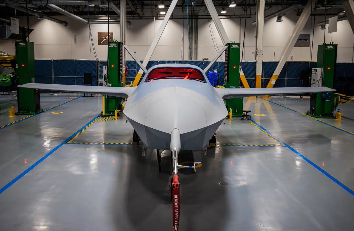 General Atomics Unveils YFQ-42A Unmanned Stealth Fighter for USAF ...