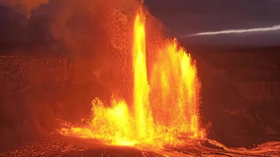 Hawaii's Kilauea Volcano Erupts on May 25, Sending Lava Nearly 1,000 ...