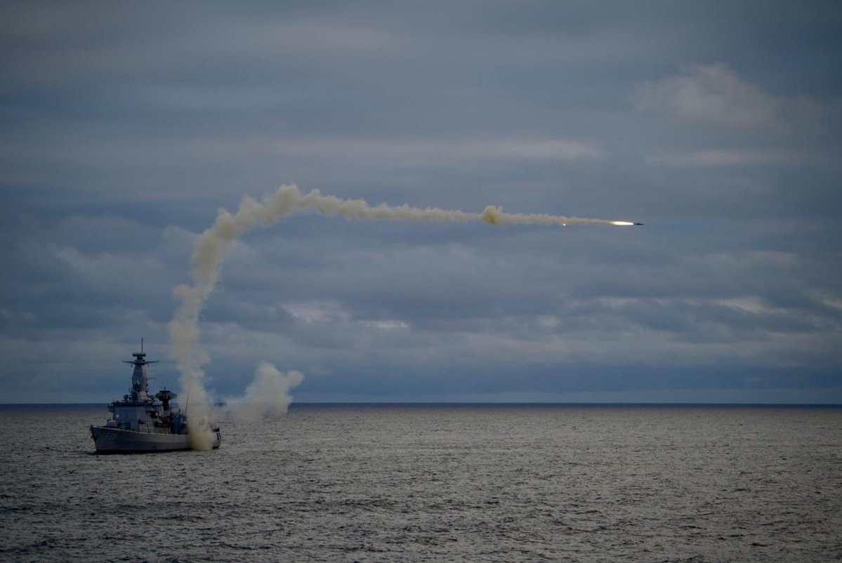 HMS Dragon Uses Sea Viper to Down Supersonic Drone at Mach 4 in NATO's ...