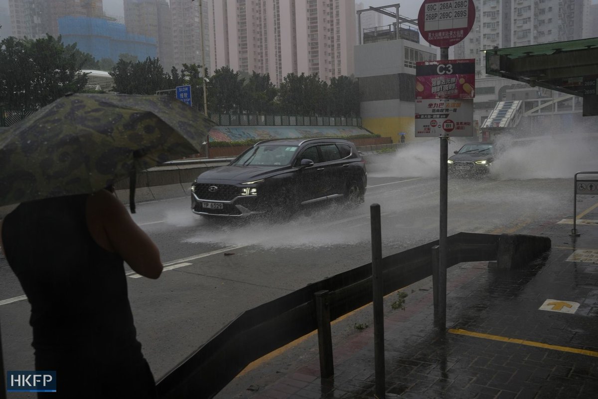Hong Kong Issues No. 10 Storm Signal, Cancels 500 Flights as Typhoon Wipha Hits Guangdong ...