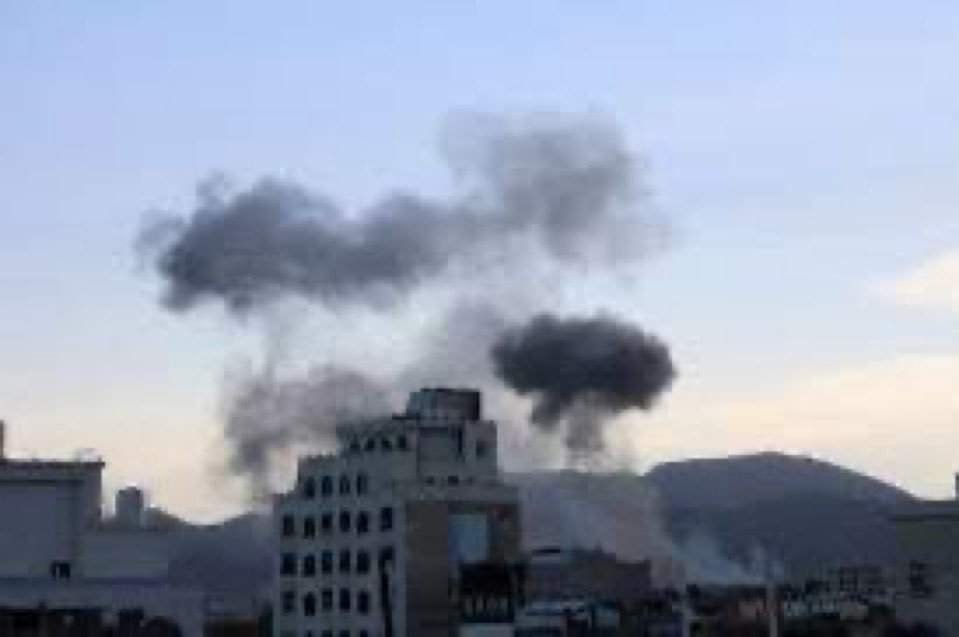 Israel Launches Airstrikes on Houthi Positions in Yemen’s Hodeidah Port ...