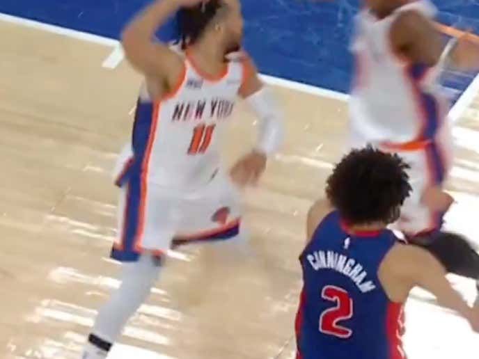 Jalen Brunson Suffers Ankle Injury After MSG Court Floor Panel Shifts ...