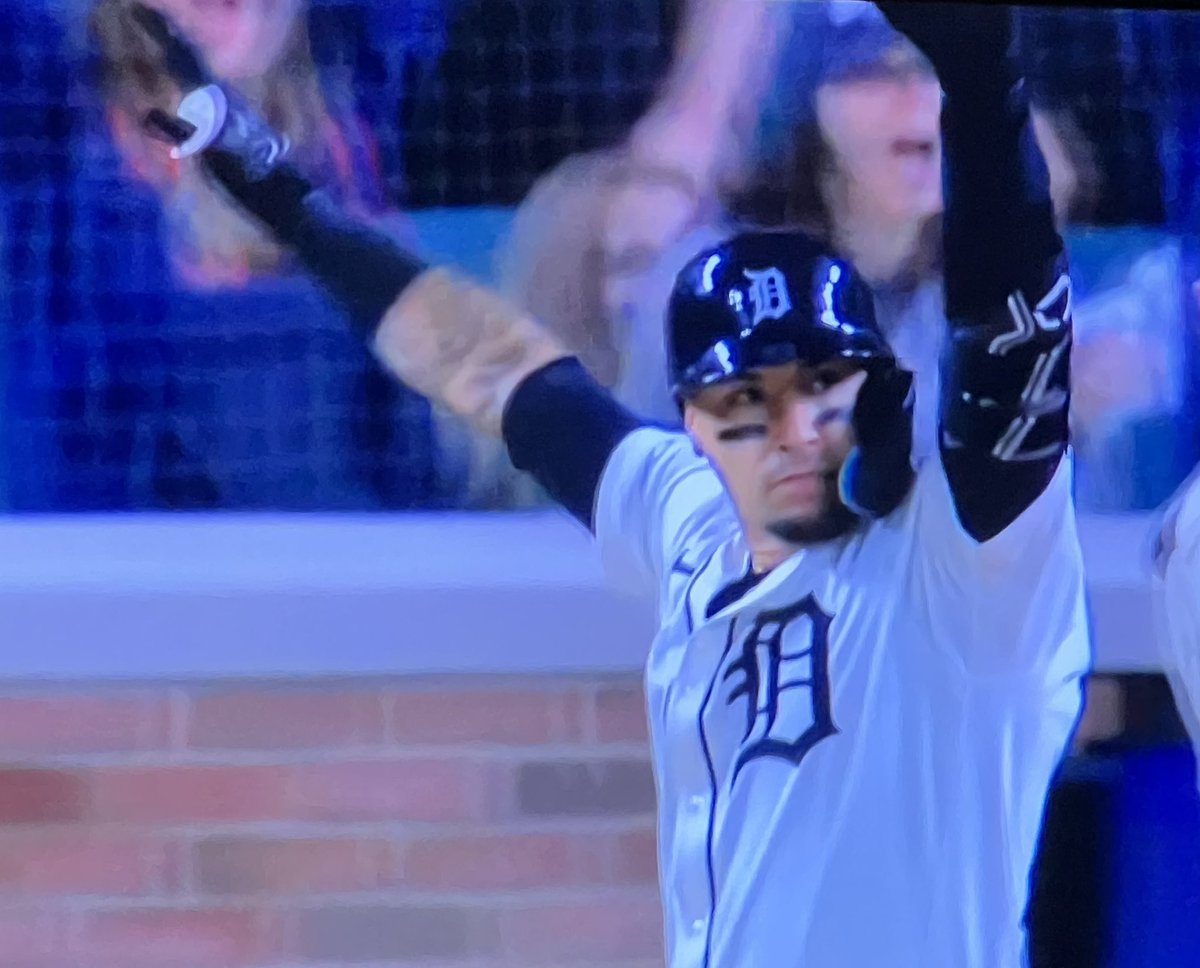 Javier Báez's 2 HR, 6 RBIs, Including 11th Inning Walk-Off, Lead Tigers ...