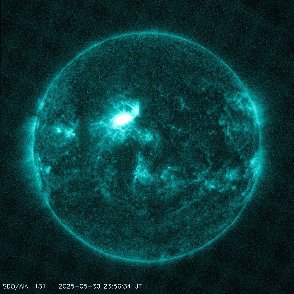 Long-Duration M8.2 Solar Flare From AR4100 Triggers High R2 Radio ...