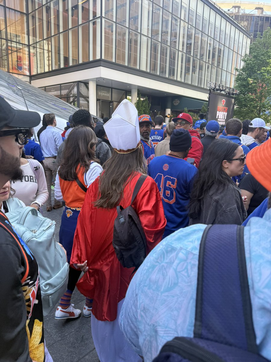 Madison Square Garden Sells Out for Knicks’ Game 3 Playoff With Fans ...
