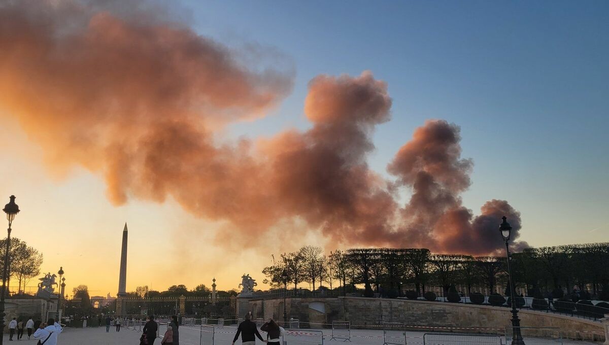 Major Fire Erupts at Paris Waste Facility Near Tribunal de Paris ...