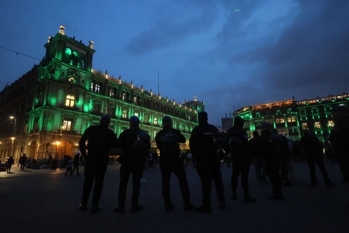 Mexico City unveils countdown clock, green-lit landmarks one year ...