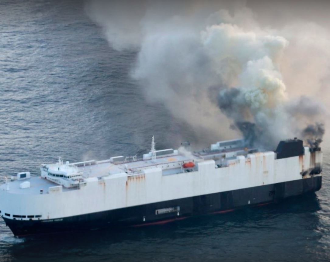 Morning Midas With 3,000 Cars, 800 EVs Abandoned After Fire off Alaska ...