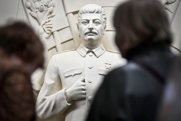 Moscow Metro Unveils Life-Sized Stalin Monument in Central Station on ...