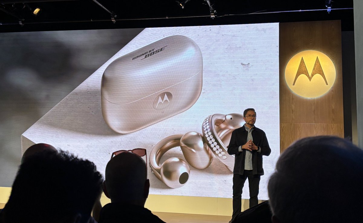 Motorola Unveils Moto Watch Fit With 16-Day Battery, Buds Loop With ...