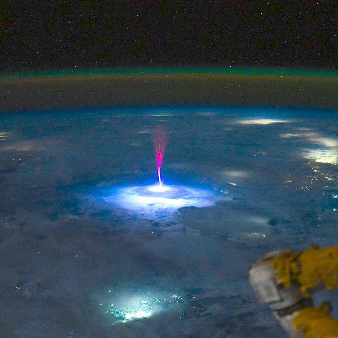NASA Astronaut Nichole Ayers Photographs Rare Gigantic Jet and Sprite ...