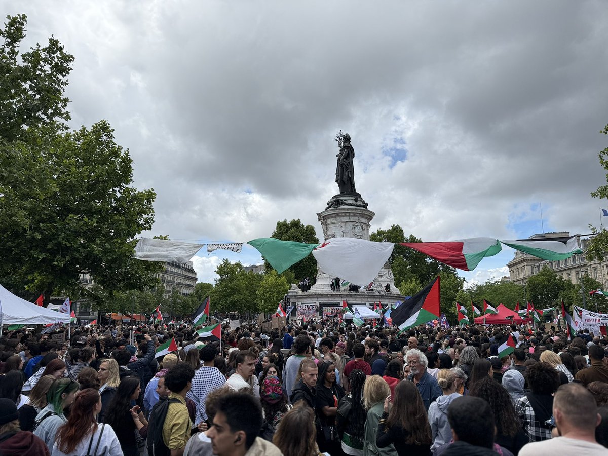 Nearly 4,000 Rally at Paris' Place de la République for Gaza Ceasefire ...