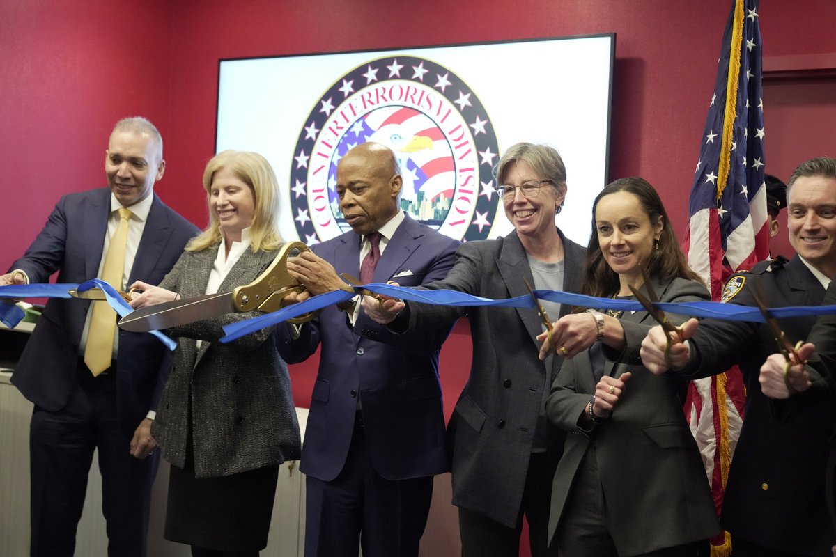 NYPD Opens New World Trade Center Command Facility for 126 ...