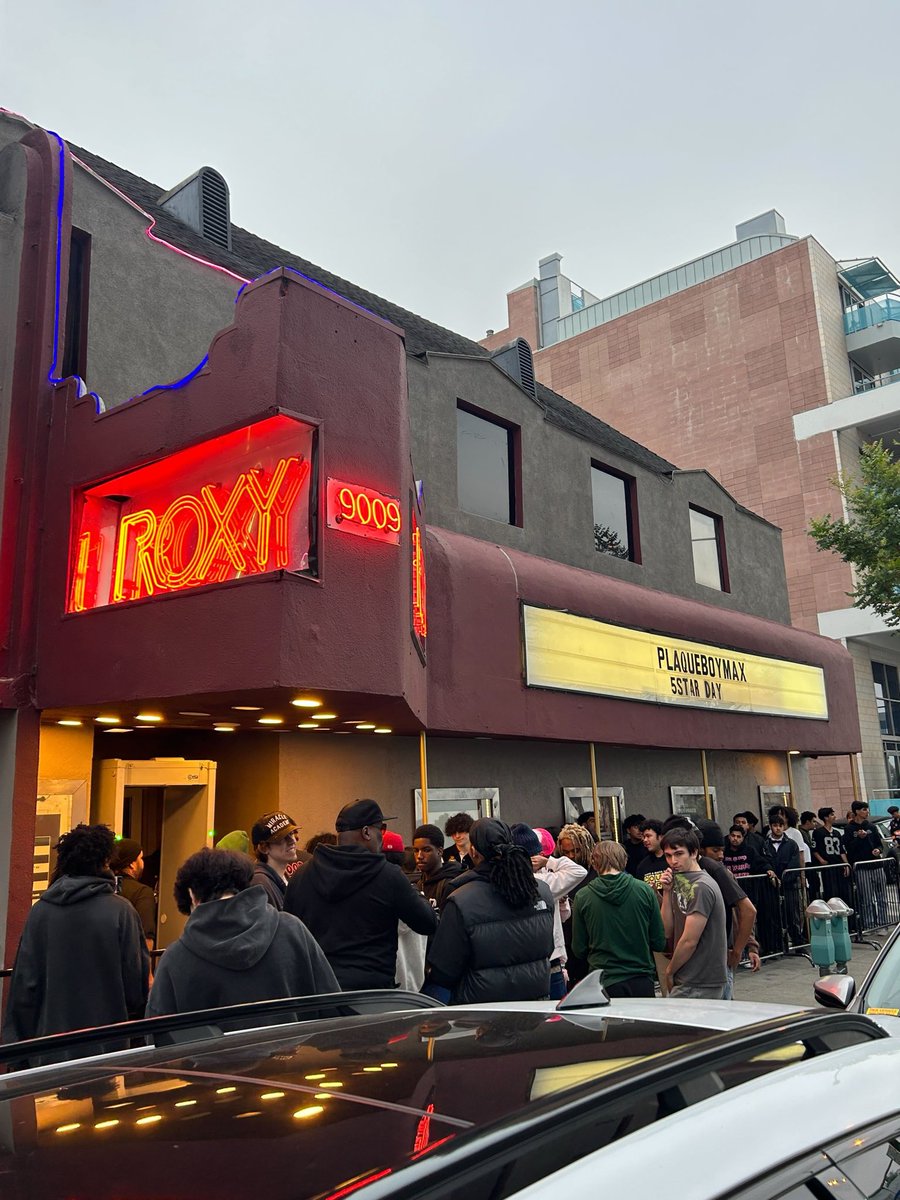 PlaqueBoyMax Sells Out First 5$TAR Concert at The Roxy, Performs Pink Dreads, Features Guest ...