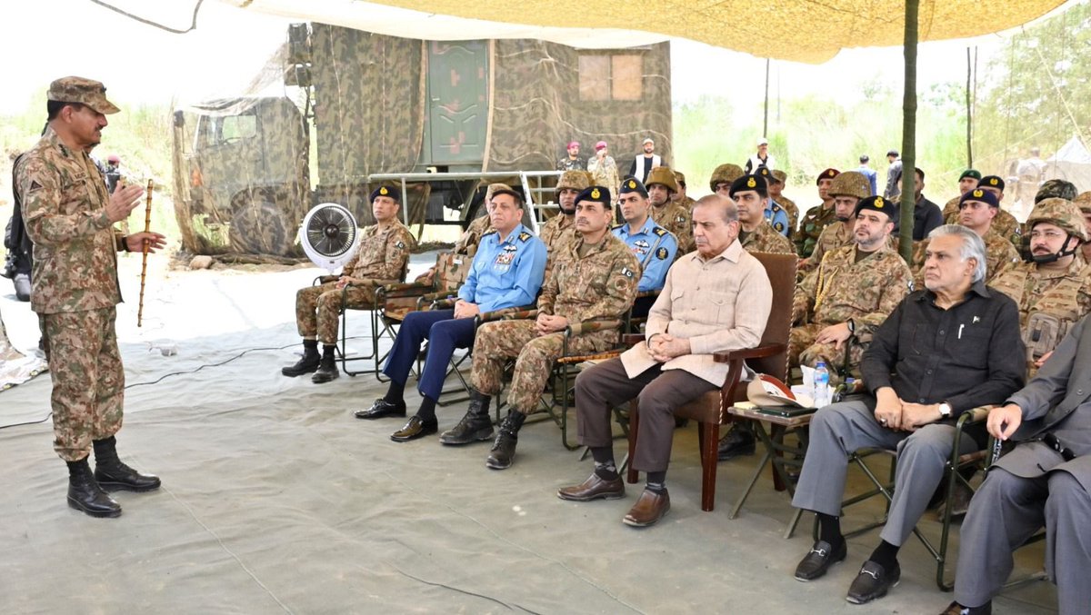 PM Shehbaz Sharif Visits Pasrur Frontlines of Operation Bunyan Marsous ...