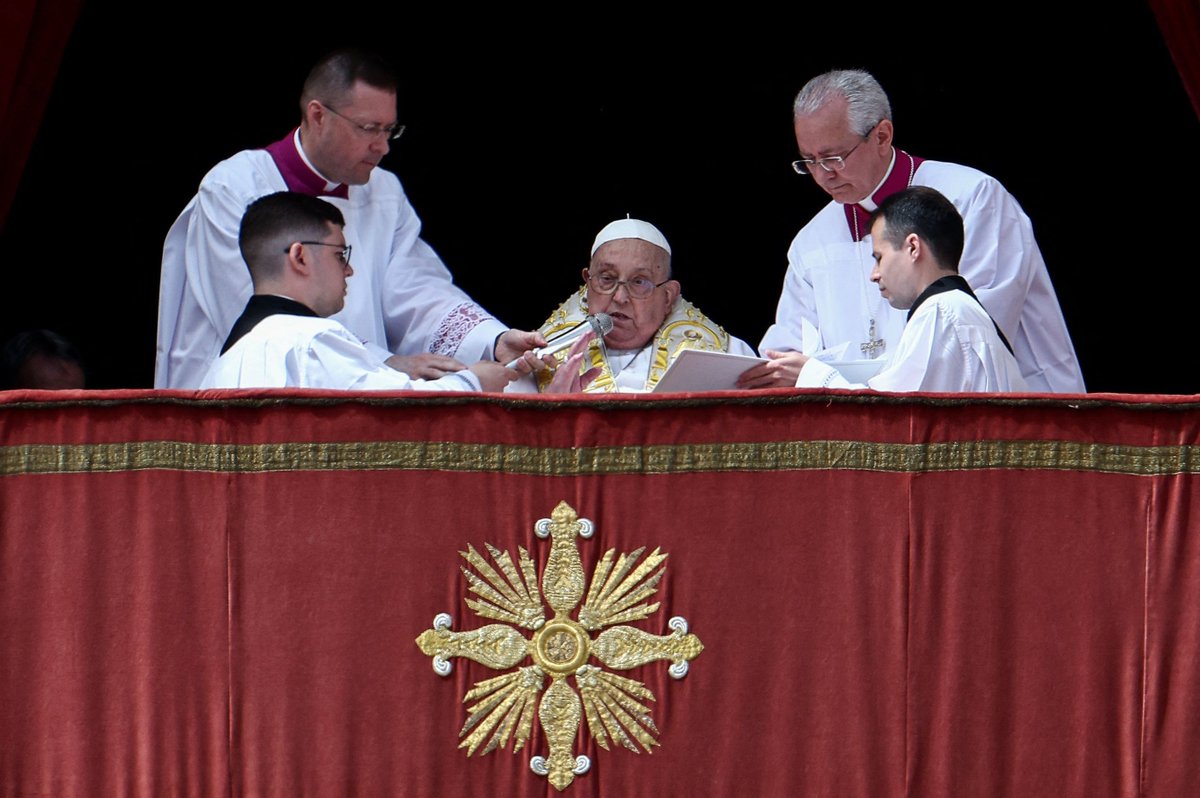 Pope Francis Delivers Easter Blessing at St. Peter's Square in Final ...