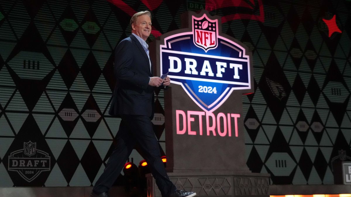 Roger Goodell Booed at 2025 NFL Draft Opening at Lambeau Field ...