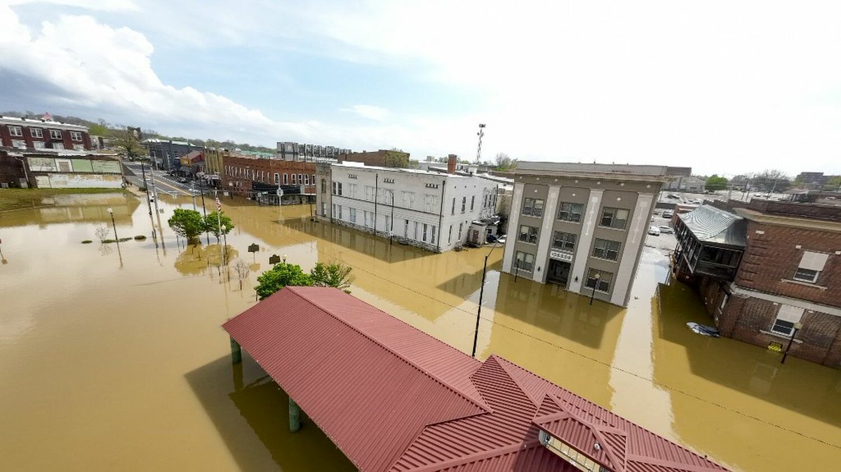 Severe Storms and Flooding Cause 20 Deaths, Prompt Evacuations in U.S ...