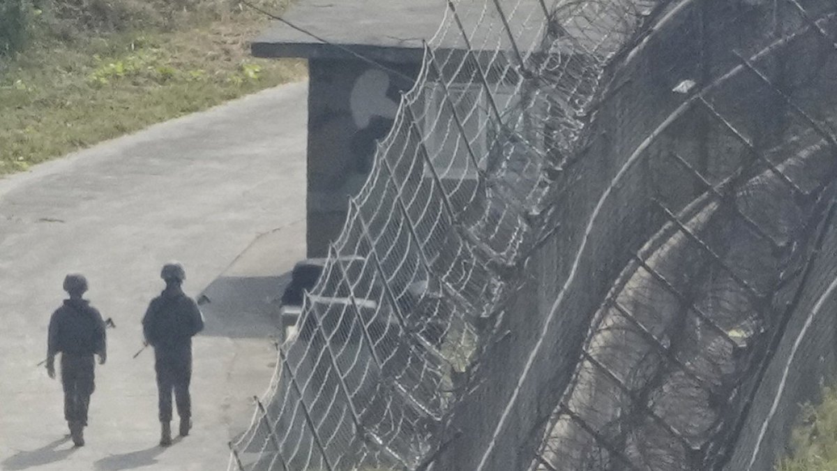South Korea Fires Over 10 Warning Shots After 30 North Korean Soldiers ...