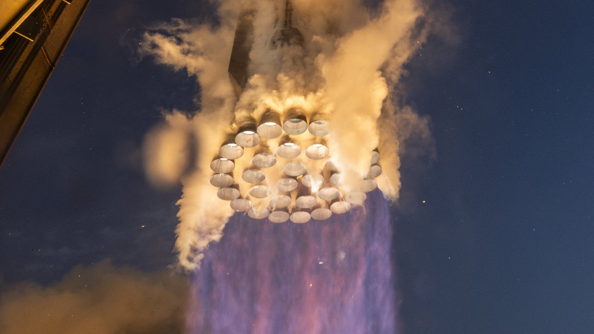 SpaceX Starship Flight 9 Burns Up on Reentry; First Flight-Proven ...