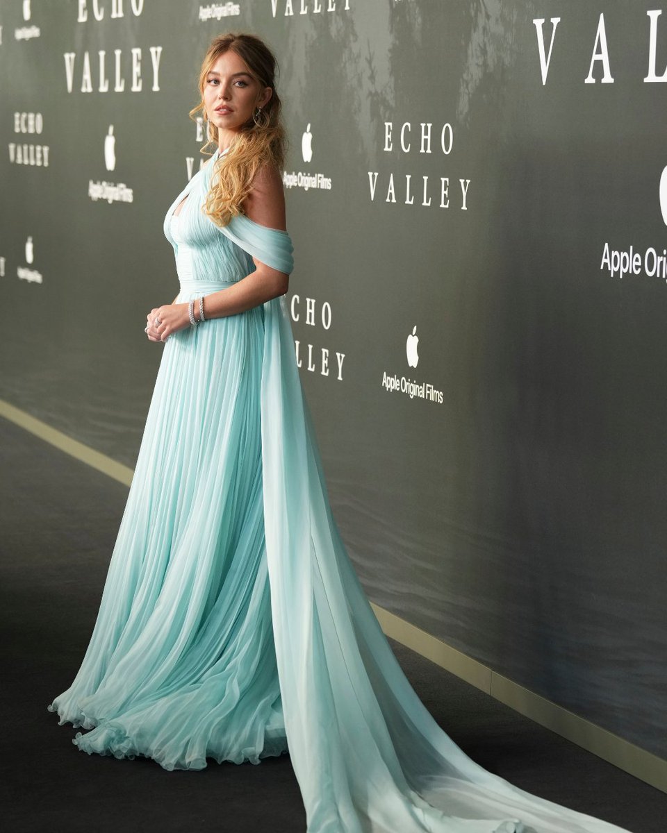 Sydney Sweeney Wears Baby Blue Gown at Echo Valley London Premiere on ...