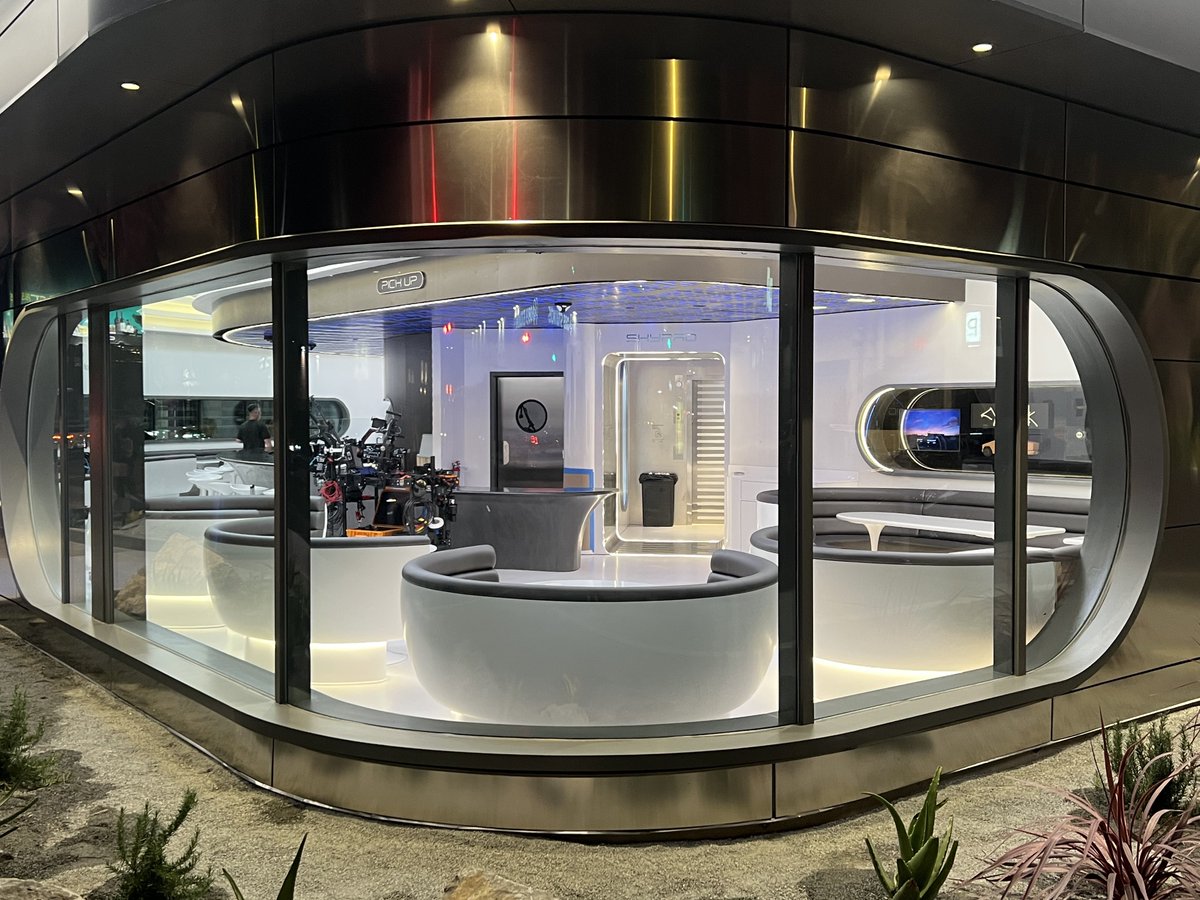 Tesla Opens 24/7 Retro-Futuristic Diner at SpaceX Starbase With EV ...