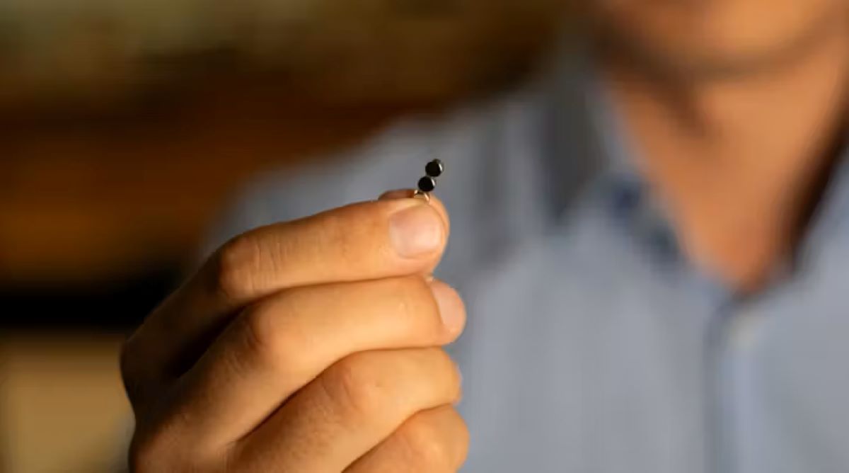 Tiny Magnetic-Powered Robots for Minimally Invasive Neurosurgery with ...