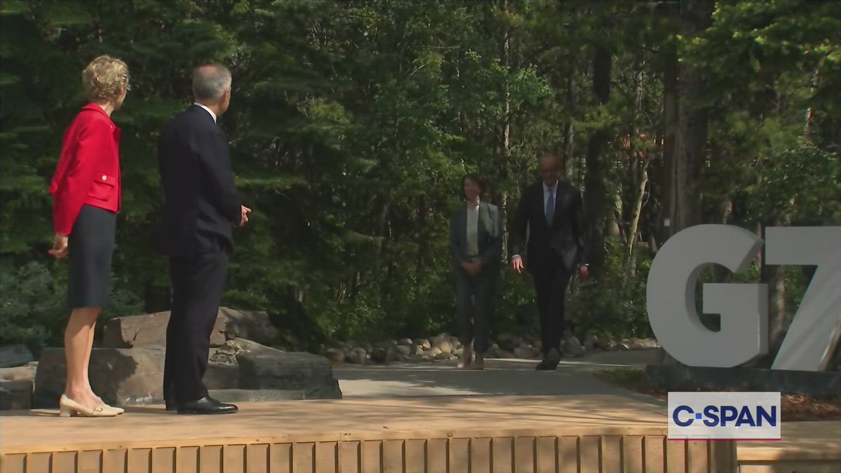 Trump Arrives in Alberta for G7 Summit, Plans Meetings With Zelensky ...