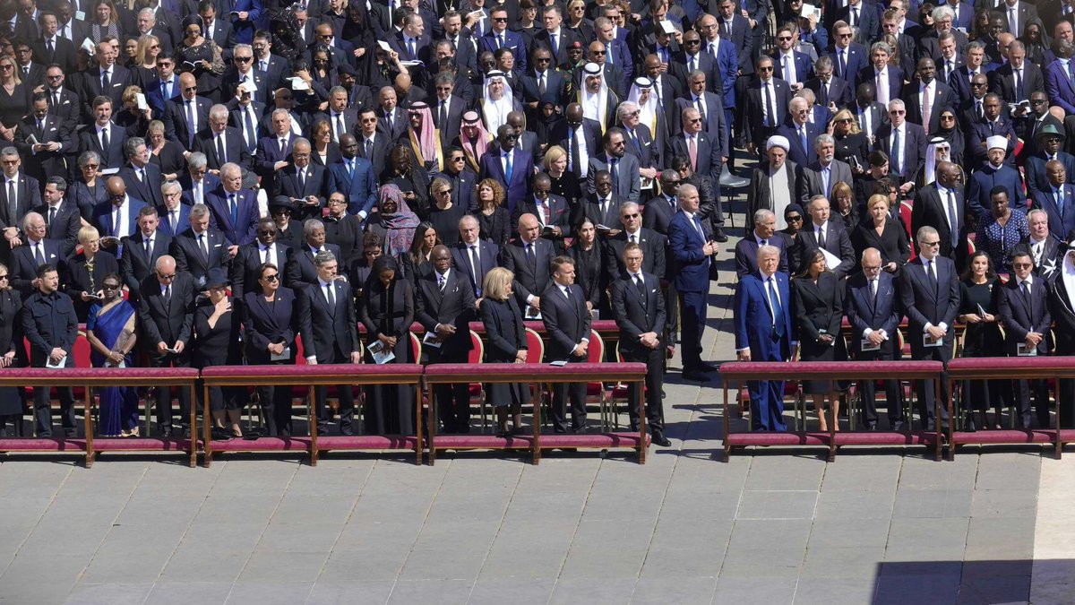 Trump in Blue Suit Greets King Felipe VI at Pope Francis' Funeral ...