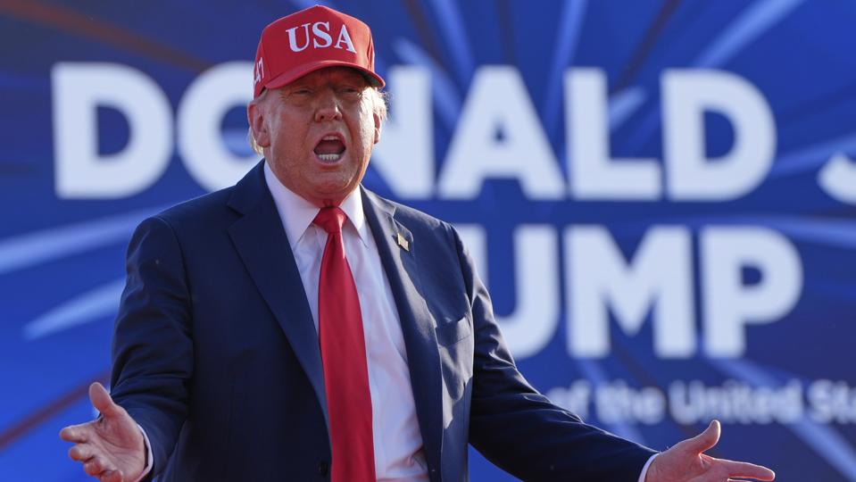Trump Faces Backlash After Calling Bankers ‘Shylocks’ in Iowa Speech ...