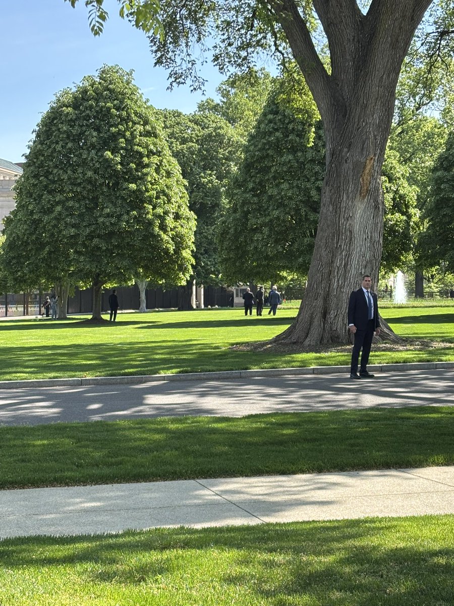 Trump to Install Two 100-Foot Flagpoles on White House North and South ...
