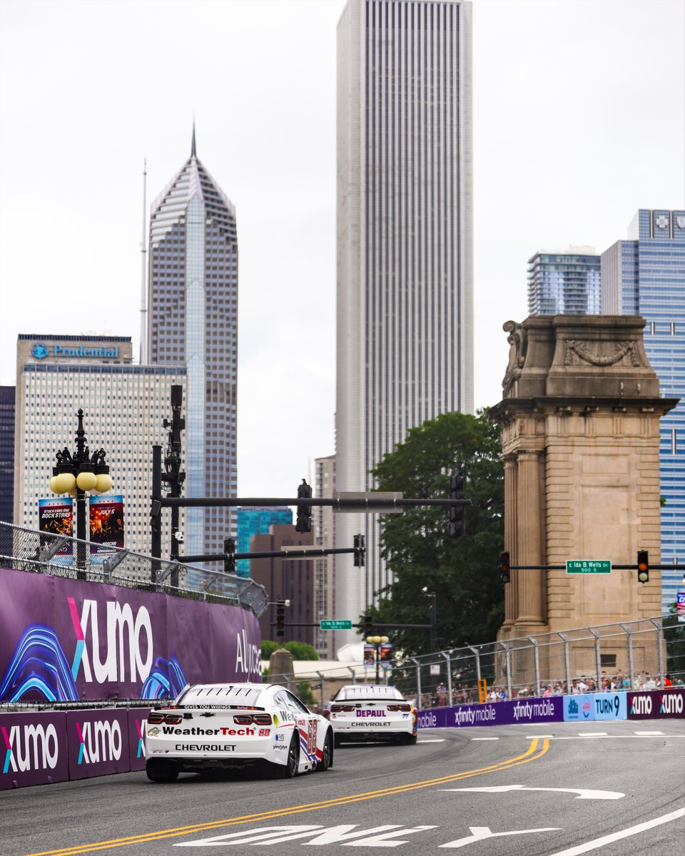 Van Gisbergen Repeats in Chicago Street Cup Race After Early Pile-Up ...