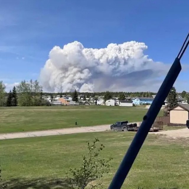 Wildfire Near Swan Hills, Alberta Evacuates 1,400 Residents, Shuts ...